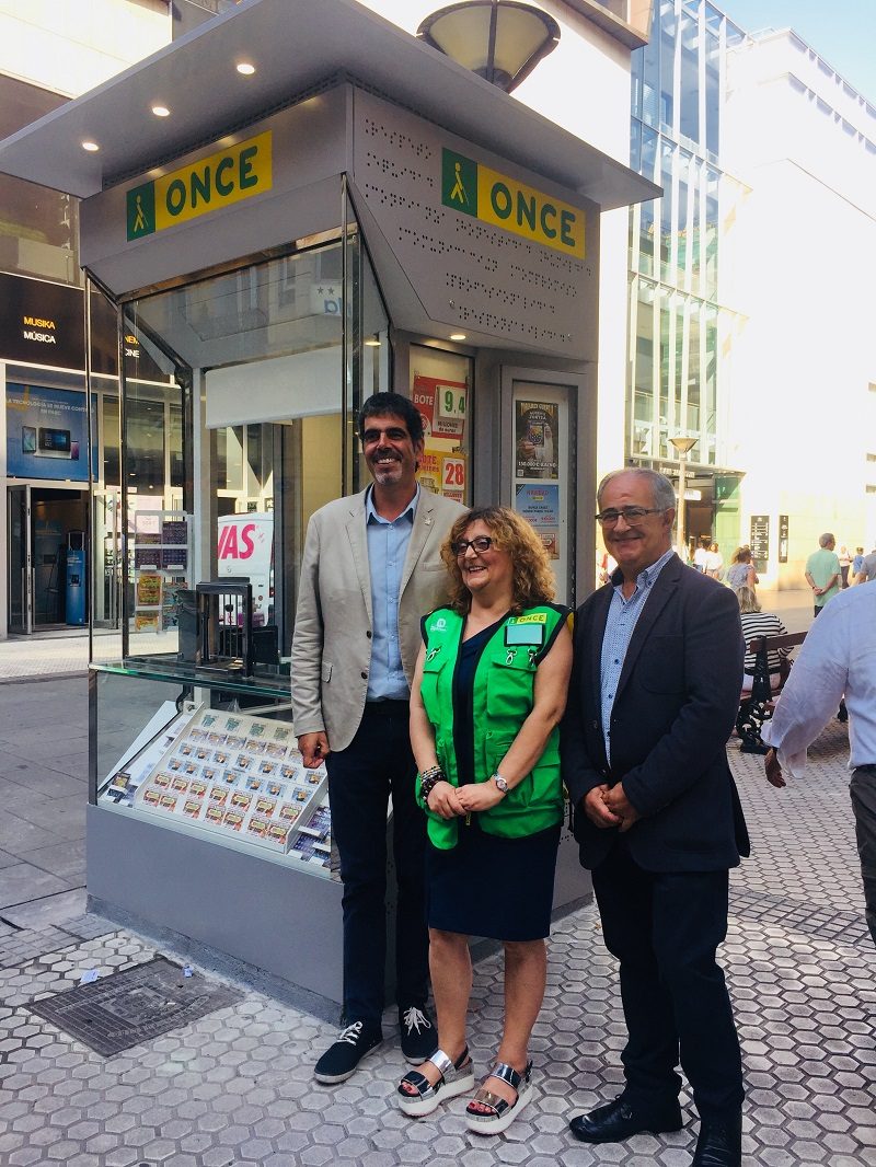 La ONCE estrena en Donostia modelo de quiosco