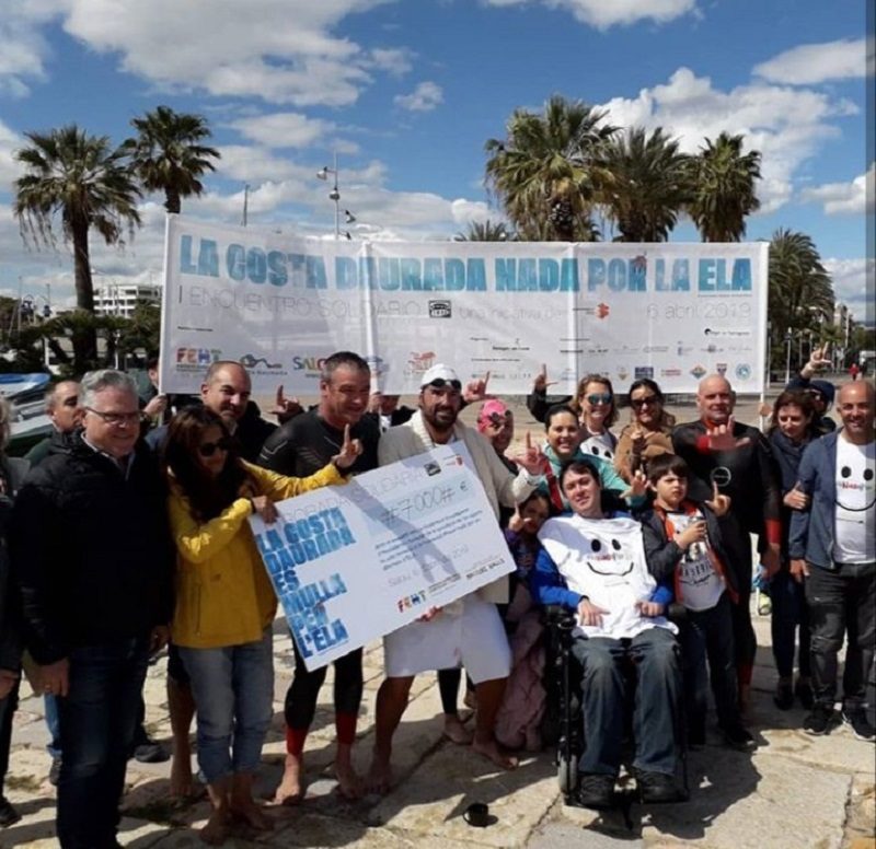 Jaime Caballero logra su reto y 'La Costa Daurada nada por la ELA'