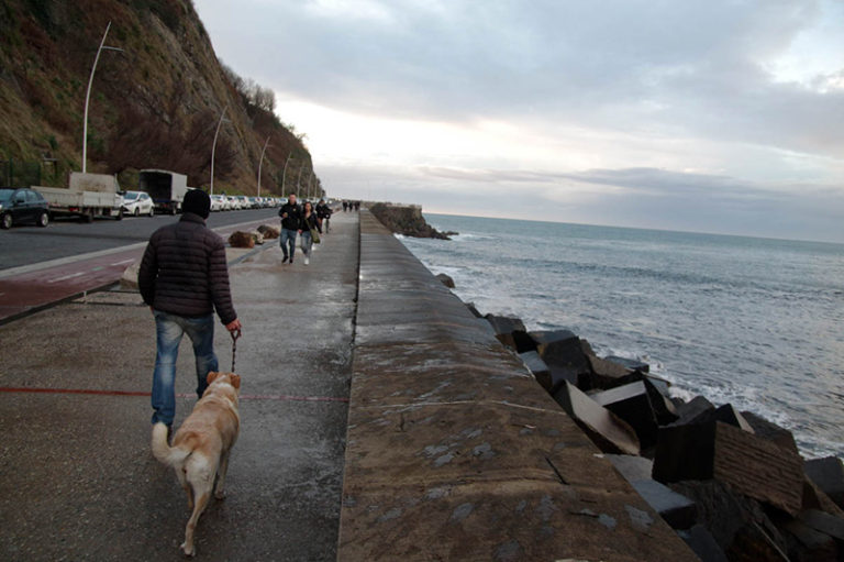 Fallece un hombre tras caer desde el monte Urgull