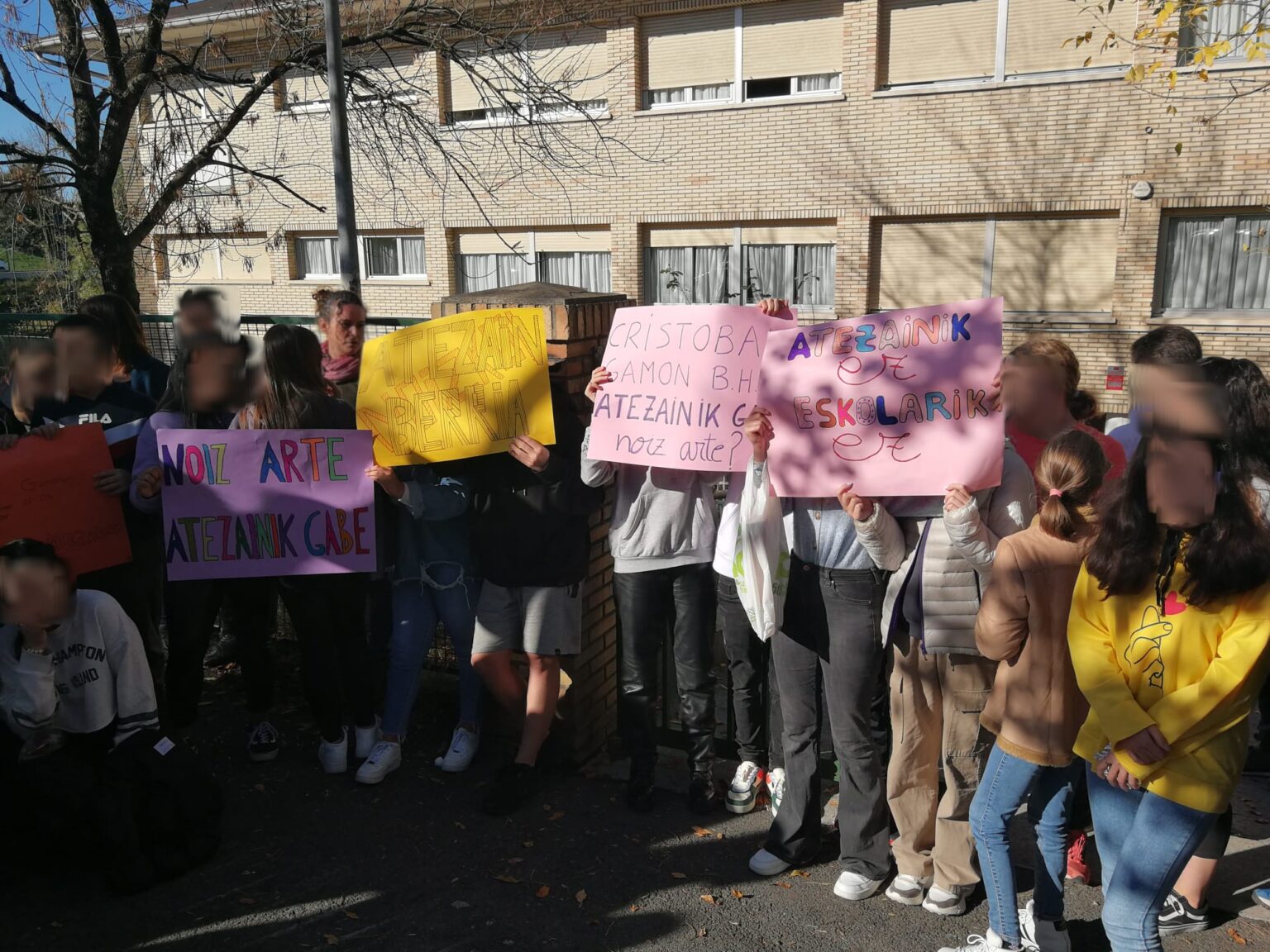 Alumnos y profesores del IES Cristóbal Gamón de Errenteria se ...