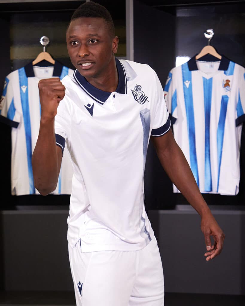 La Real Sociedad muestra su nueva equipación