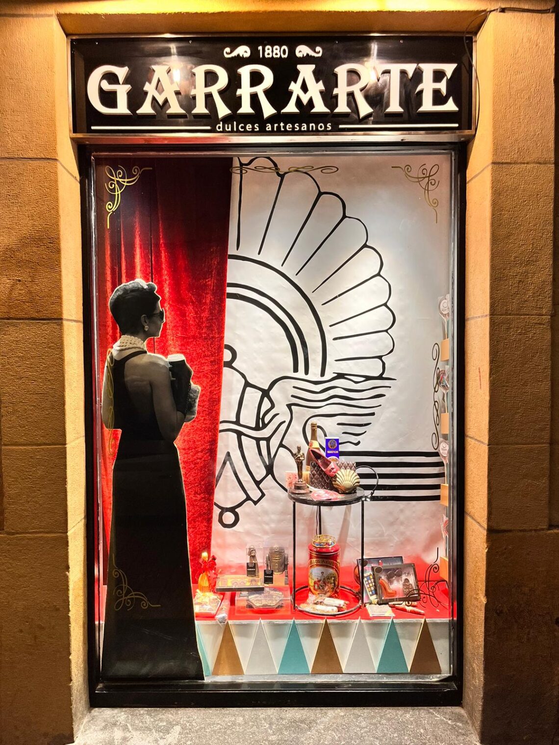 Los escaparates más cinematográficos son los de Transit, Garrarte y ...