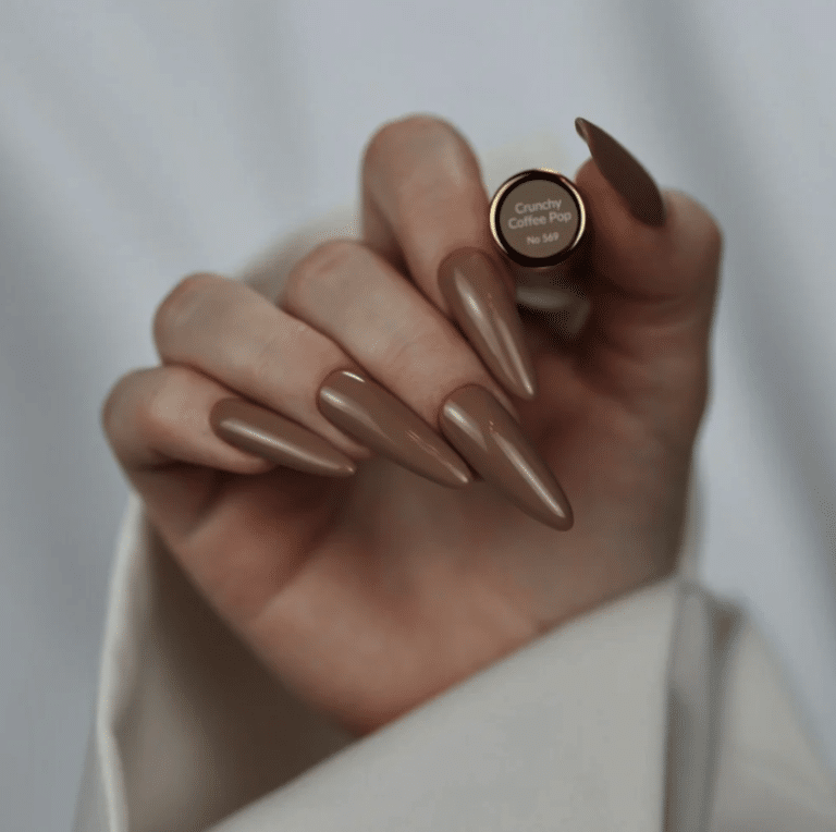 El color de uñas perfecto para tu tono de piel: la guía definitiva para ...